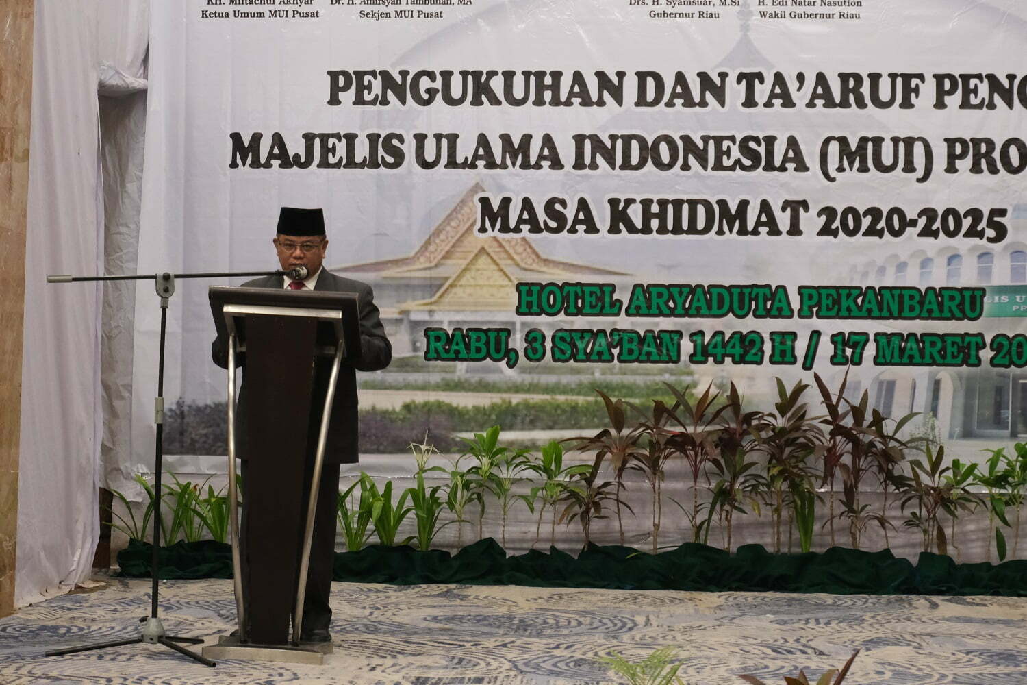 SEKJEN MUI PUSAT KUKUHKAN GURU BESAR UIN SUSKA RIAU SEBAGAI KETUA MUI ...